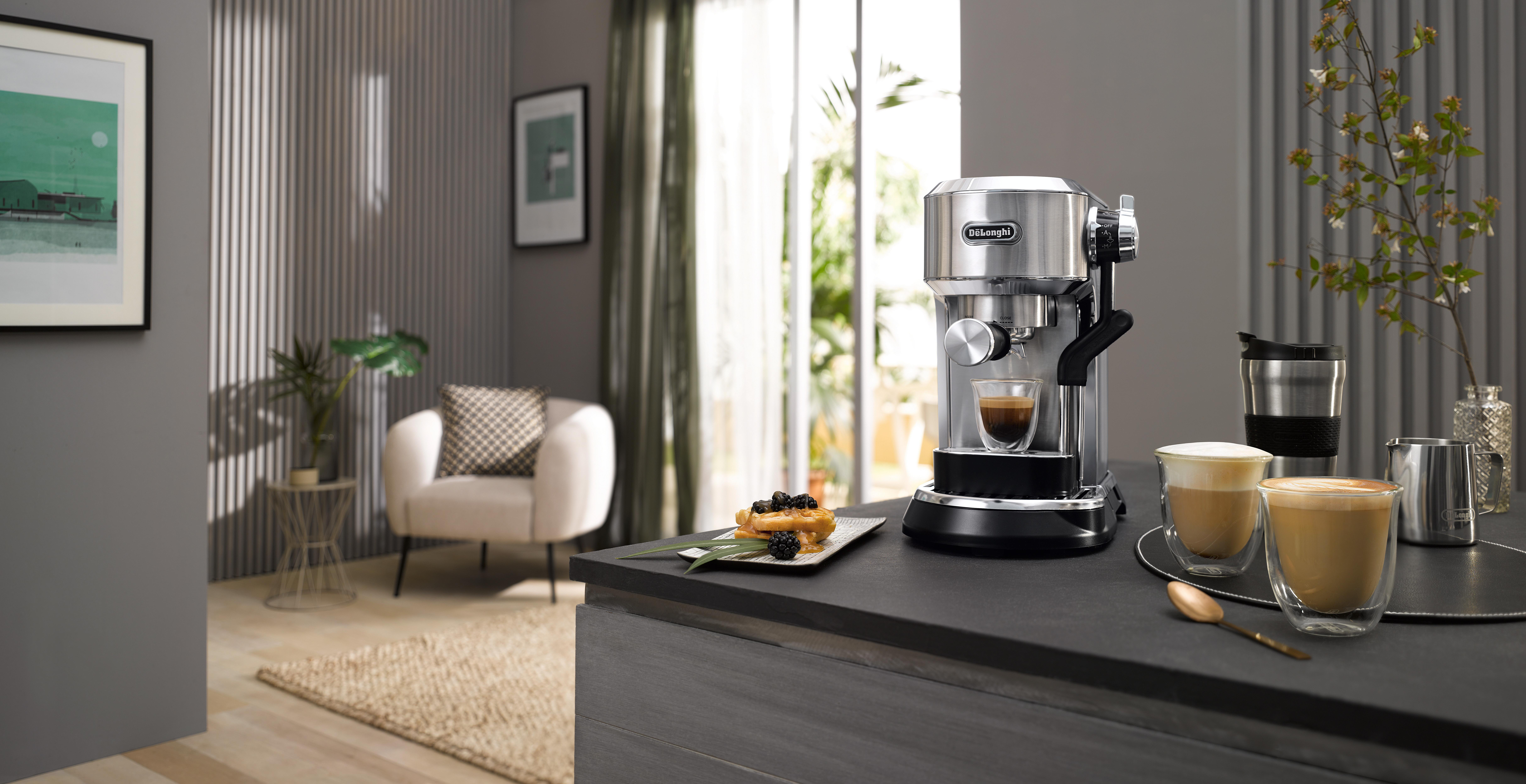 DE LONGHI EC950M Dedica Maestro Plus Kaffeevollautomat (Silber, 1450 ...