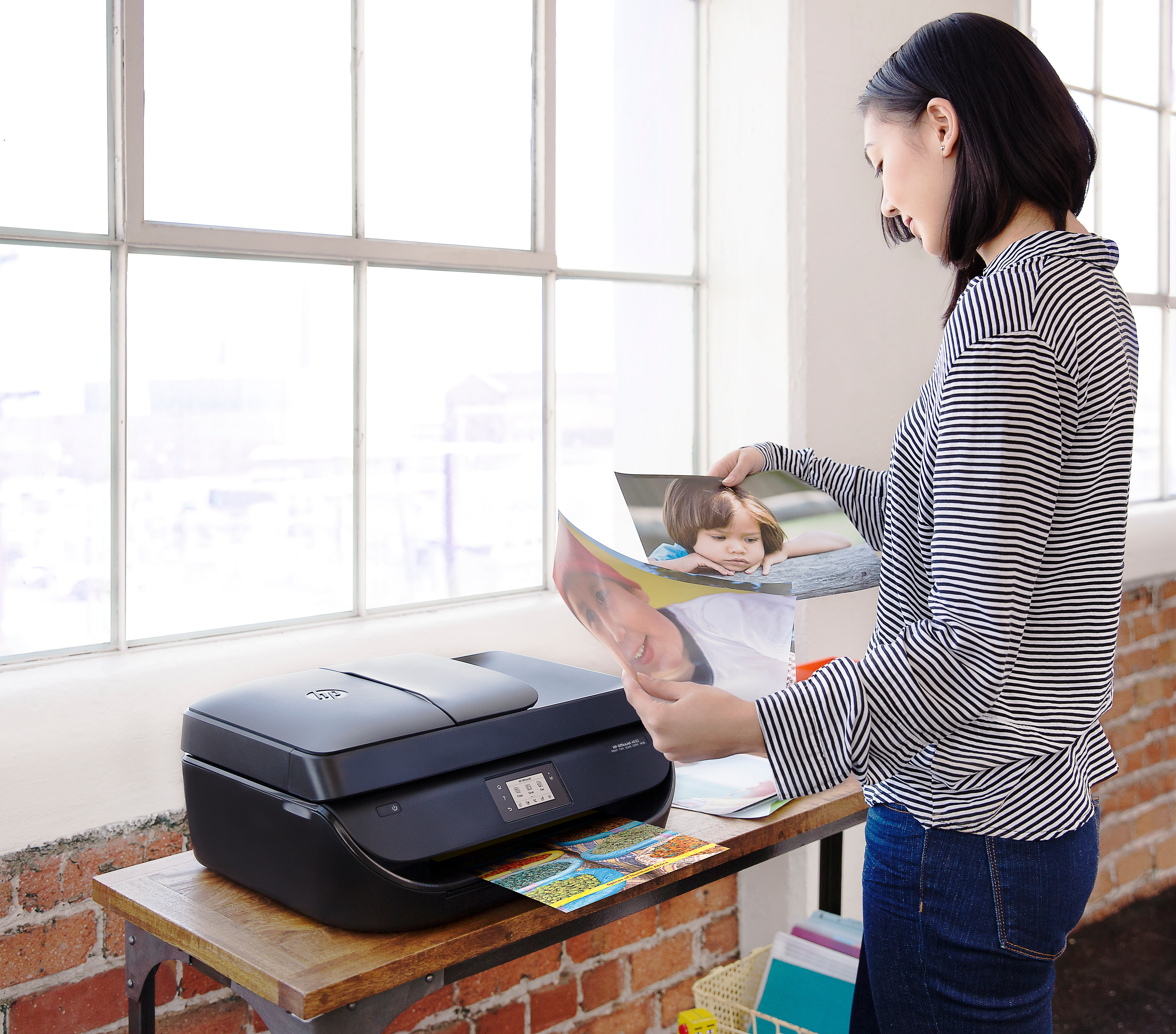 Impresora Multifunción- HP OfficeJet 4652, WiFi, USB