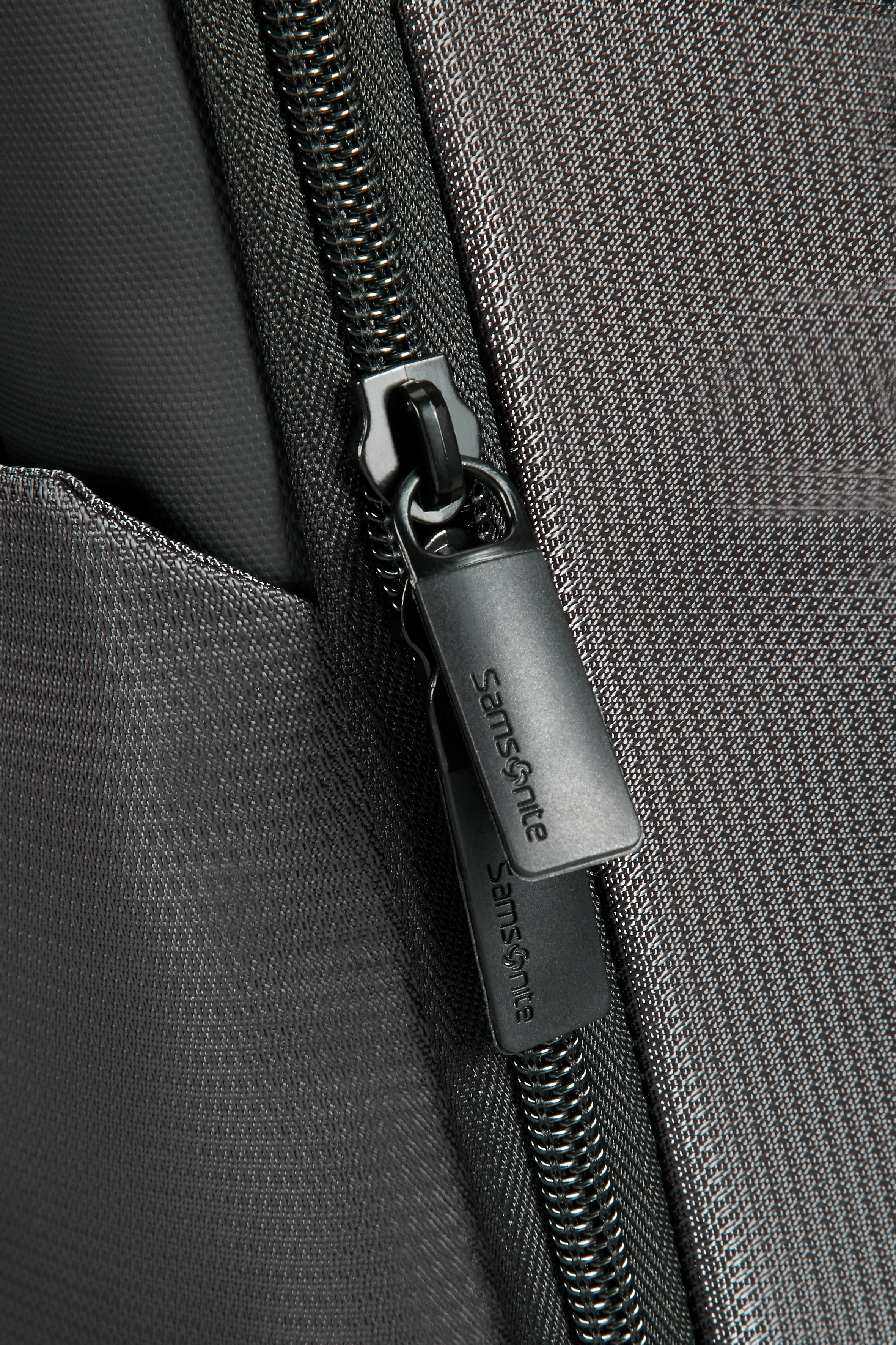 SAMSONITE 16N-09-006 17.3" Qibyte Laptop Sırt Çantası Antrasit Fiyat ...