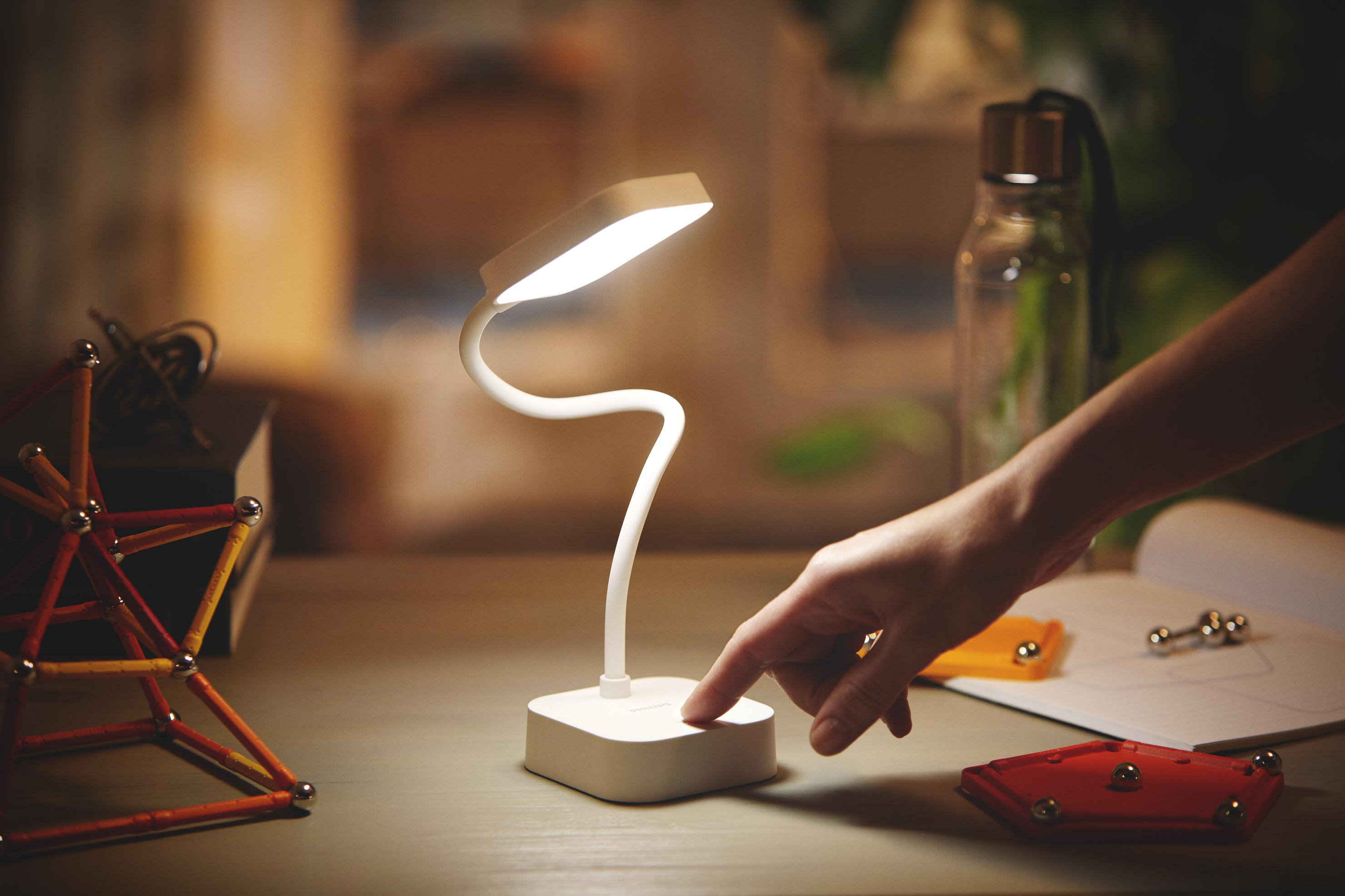 PHILIPS Rock Tischleuchte weiß 90lm online kaufen | MediaMarkt