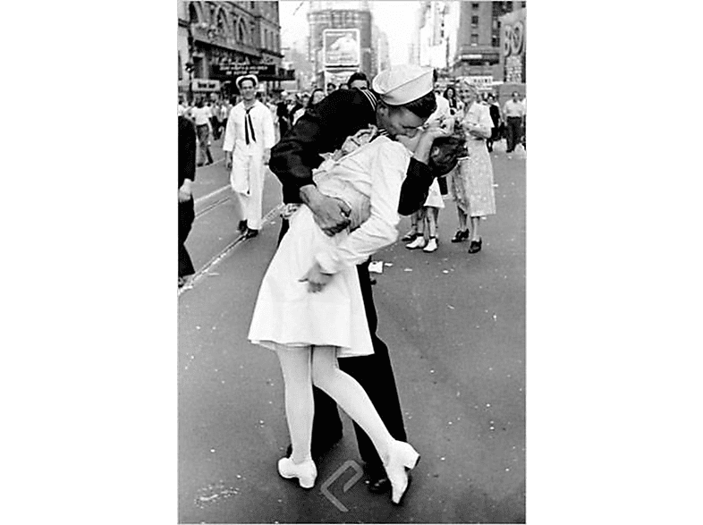 Eisenstaedt, Alfred - Kissing on VJ Day | MediaMarkt